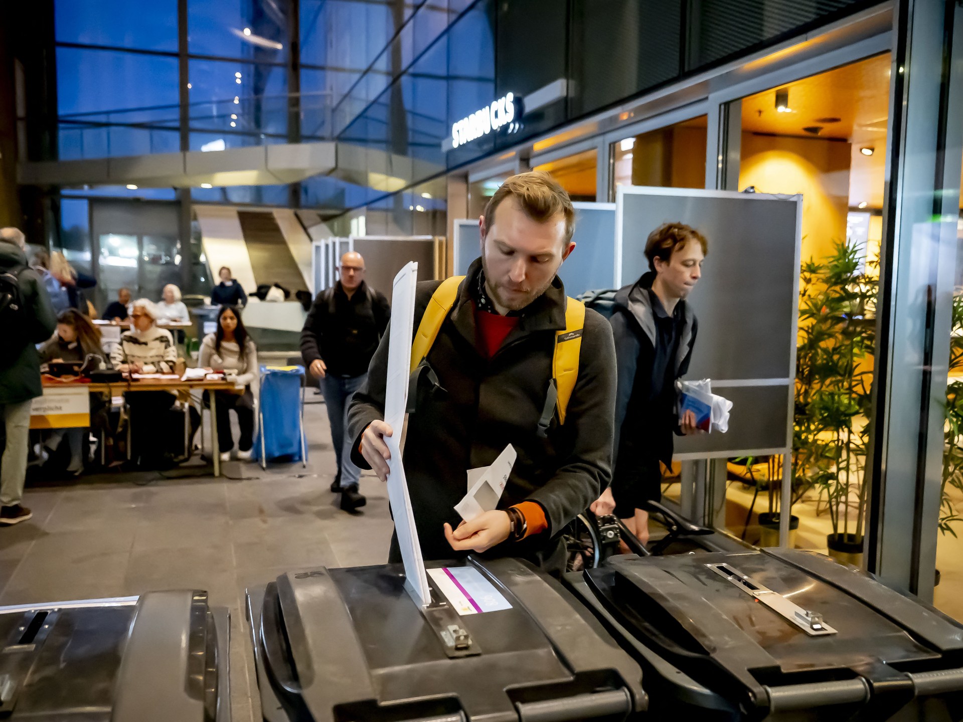 Dutch Voters Head to Polls in Early Election: Populism on the Ballot ...
