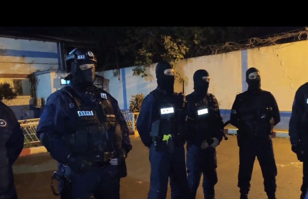 Blida Police Net 12 Suspects, Seize Drugs and Weapons - DZWatch