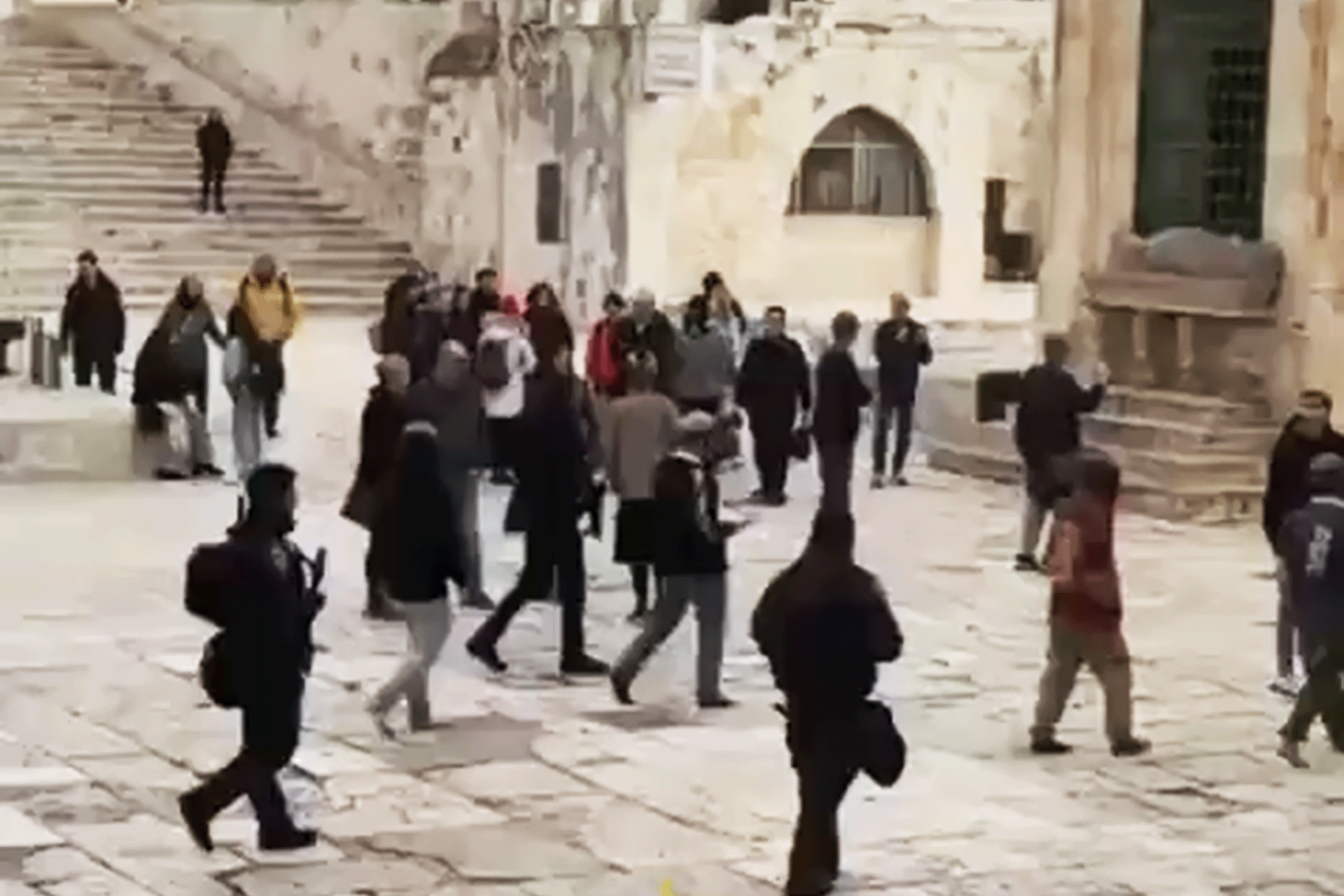 Hundreds of Settlers Storm Al-Aqsa, Attacks Reported in Jerusalem ...